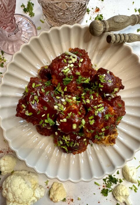 Hoemoes toast met groenten en ei recept | Food Places